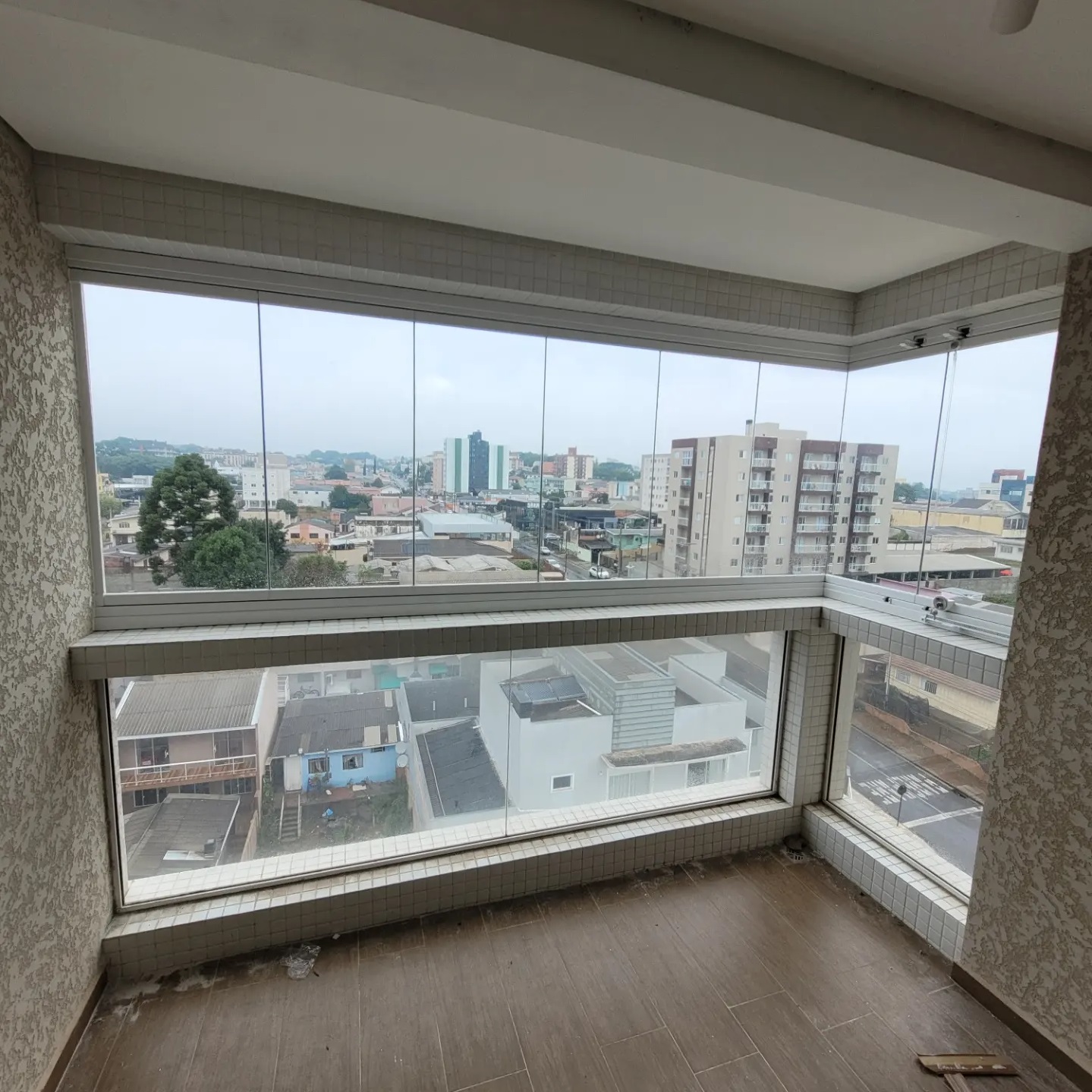 O sistema de envidraçamento de sacada é a nossa especialidade. Com mais ...